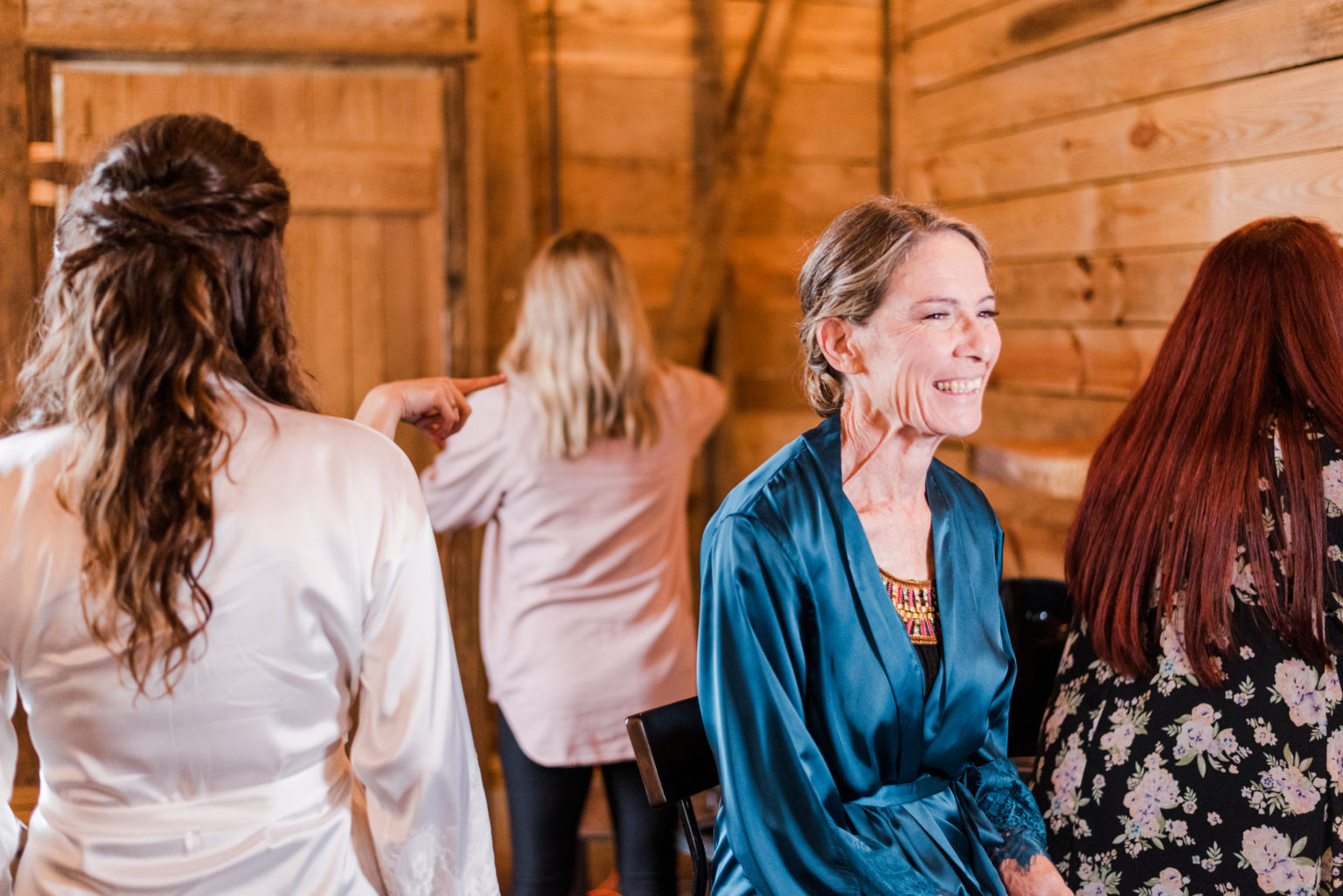 Iron Oak Barn Wedding in Pendleton, SC - stephanieandchristi.com